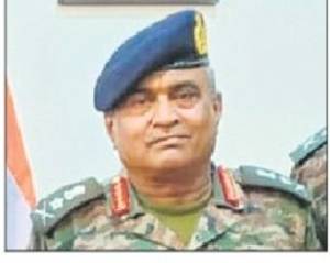 army chief visits manipur, forces step up combing