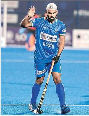 Hero in Tokyo, Simranjeet back in India squad